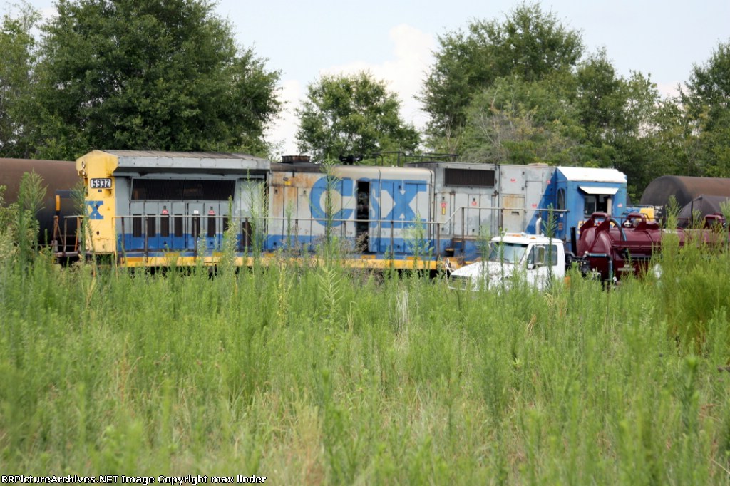 CSX 5932 with bent frame